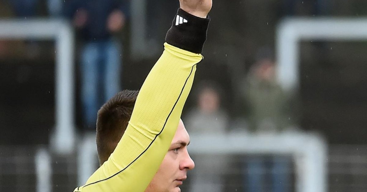 Losone, tre anni di squalifica al giovane calciatore che picchiò l ...