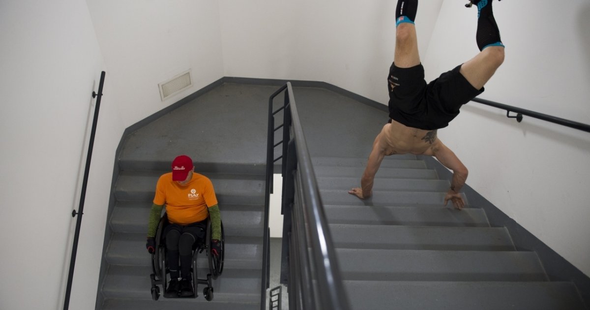 Kevin Delcò tenta un altro Guinnes a testa in giù | laRegione.ch