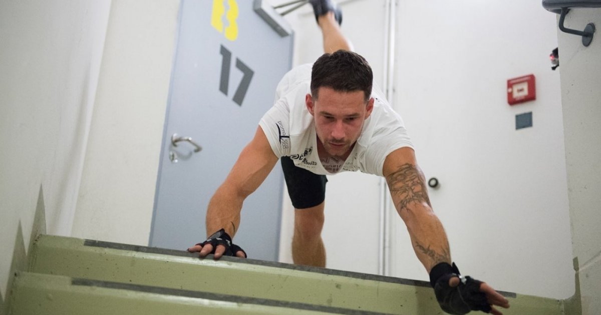 Un grattacielo a testa in giù, altro record per Kevin Delcò | laRegione.ch