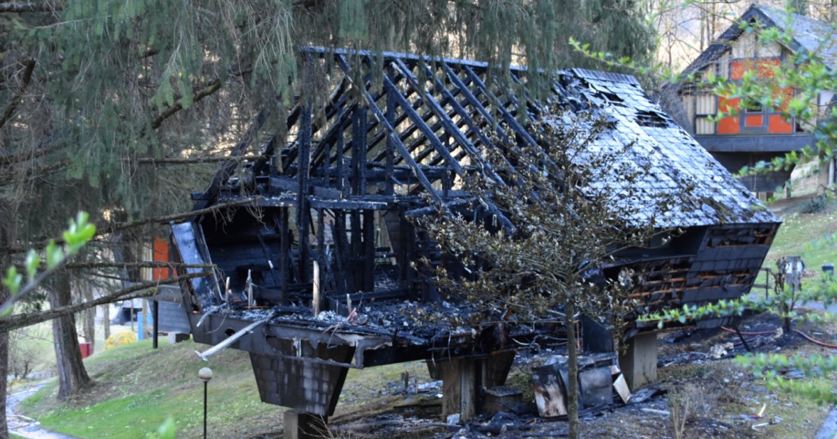 Bungalow divorato dalle fiamme a Monteggio | laRegione.ch Bungalow divorato dalle fiamme a Monteggio | laRegione.ch